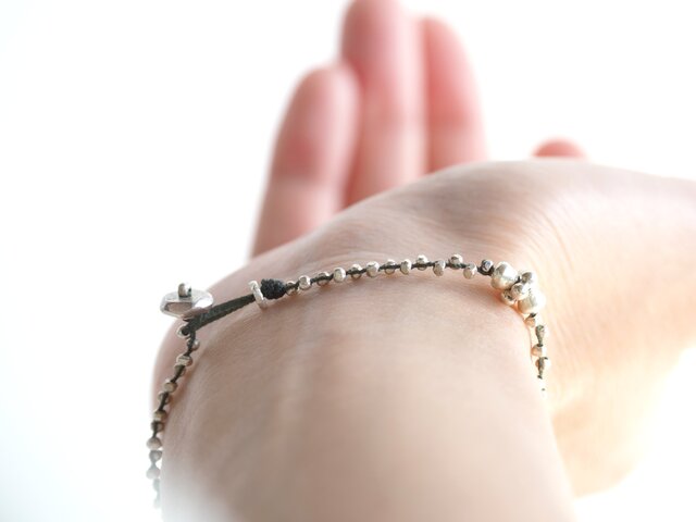 braid bracelet 'silver' | iichi 日々の暮らしを心地よくするハンドメイドやアンティークのマーケットプレイス
