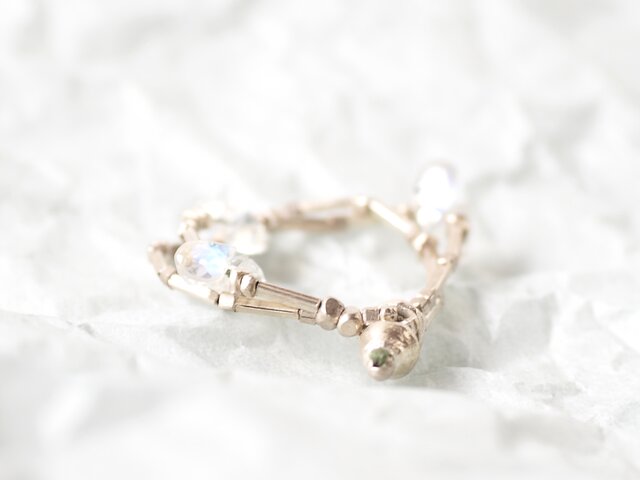 beads ring -レインボームーンストーン- 2連 | iichi 日々の暮らしを心地よくするハンドメイドやアンティークのマーケットプレイス