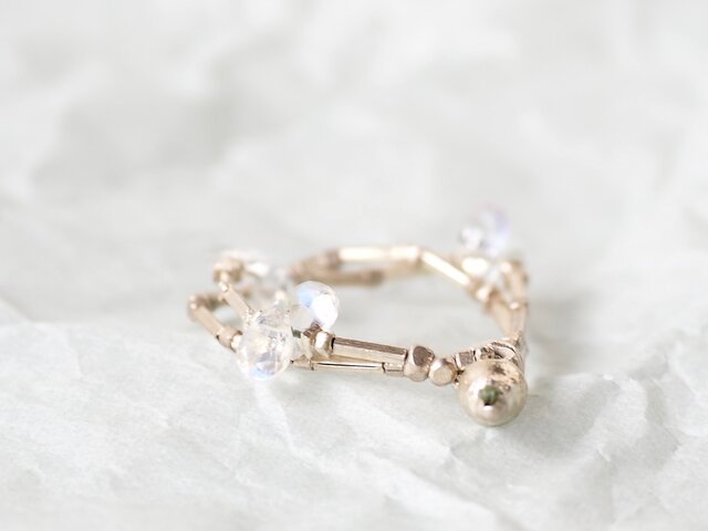 beads ring -レインボームーンストーン- 2連 | iichi 日々の暮らしを心地よくするハンドメイドやアンティークのマーケットプレイス