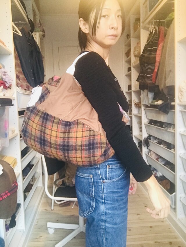 Bag 手縫いのバッグ 布製 本革持ち手 スローファッション ハンドメイド 1906 | iichi 日々の暮らしを心地よくするハンドメイドやアンティークのマーケットプレイス