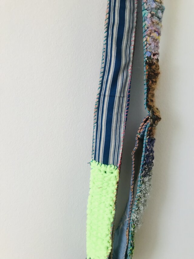 strap 手編みのストラップ ウール 布製 毛糸 肩掛けストラップ スローファッション ハンドメイド 1903 | iichi 日々の暮らしを心地よくするハンドメイドやアンティークの ...