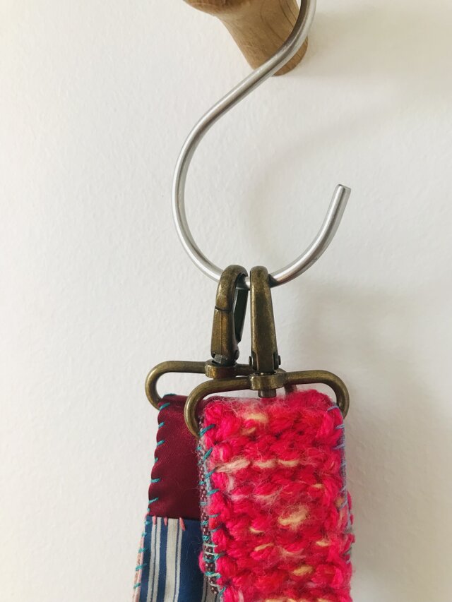 strap 手編みのストラップ ウール 布製 毛糸 肩掛けストラップ スローファッション ハンドメイド 1903 | iichi 日々の暮らしを心地よくするハンドメイドやアンティークの ...