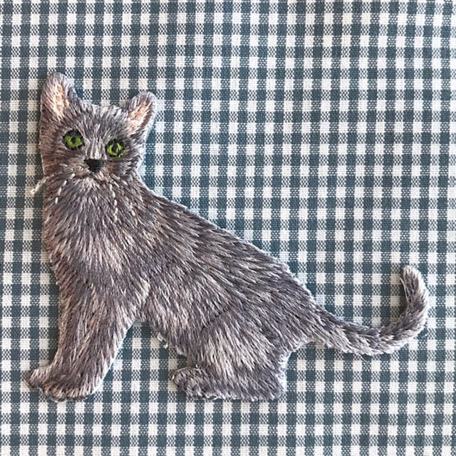 アップリケワッペン グレーの猫 W-1606 キャット ねこ | iichi 日々の暮らしを心地よくするハンドメイドやアンティークのマーケットプレイス