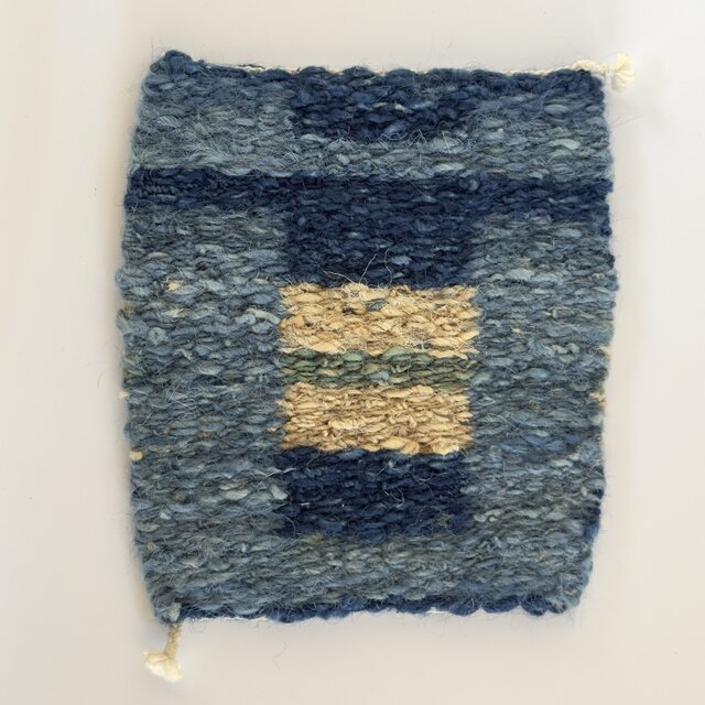 ミニ敷物 Blue layer | iichi 日々の暮らしを心地よくするハンドメイドやアンティークのマーケットプレイス