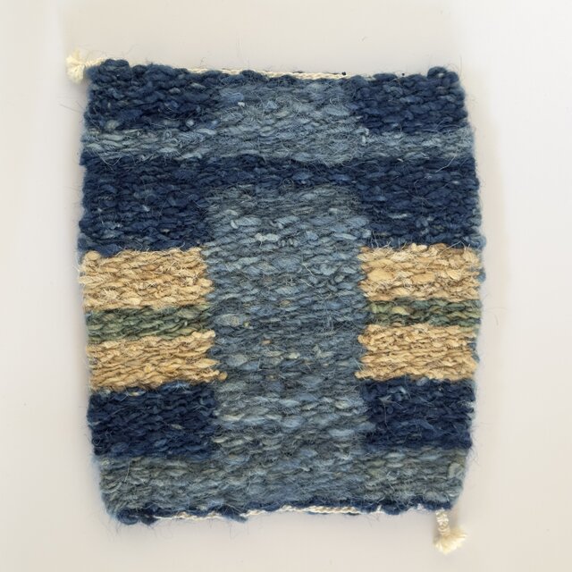 ミニ敷物 Blue layer | iichi 日々の暮らしを心地よくするハンドメイドやアンティークのマーケットプレイス