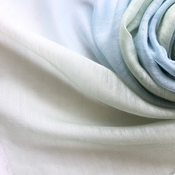 さらウール＊WOOLSILK＊水色×裏葉柳色＊手染ウールシルクストール | iichi 日々の暮らしを心地よくするハンドメイドやアンティークのマーケットプレイス