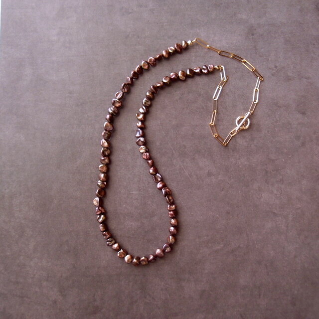 【GP】Keshi Pearl × Jet Earrings／ケシパール×ジェット プチピアス | iichi 日々の暮らしを心地よくするハンドメイドやアンティークのマーケットプレイス