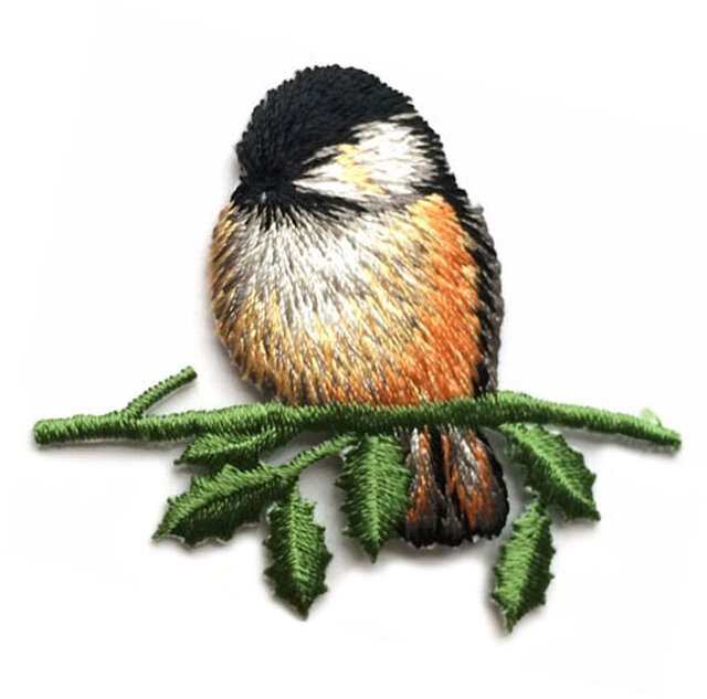 アップリケワッペン 枝のシジュウカラ 1012 UI 小鳥 バード 野鳥 四十雀 | iichi 日々の暮らしを心地よくするハンドメイドやアンティークのマーケットプレイス