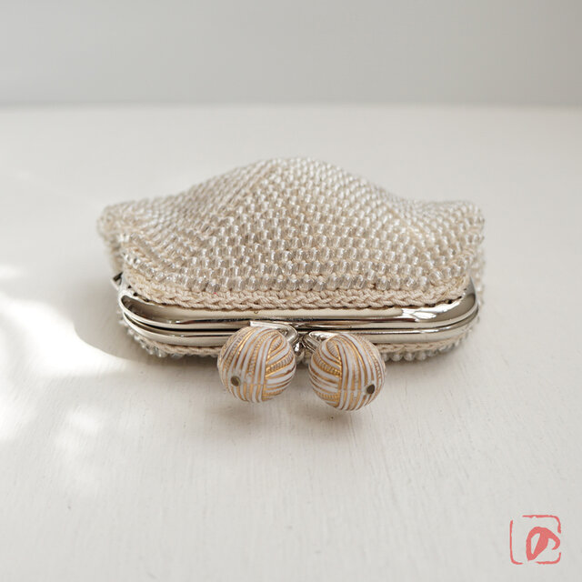 ばあば作☆☆総ガラスビーズのがま口（Moirai・1986） | iichi 日々の暮らしを心地よくするハンドメイドやアンティークのマーケットプレイス