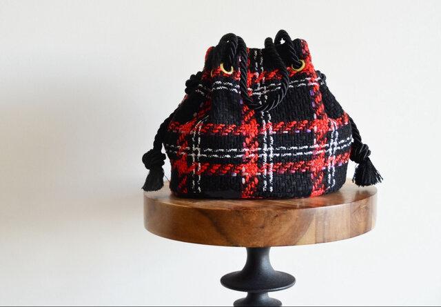 最後の1点！BISENTINO ハイクラスツイード 2wayマリンバッグ ブラック×レッド | iichi 日々の暮らしを心地よくするハンドメイドやアンティークのマーケットプレイス