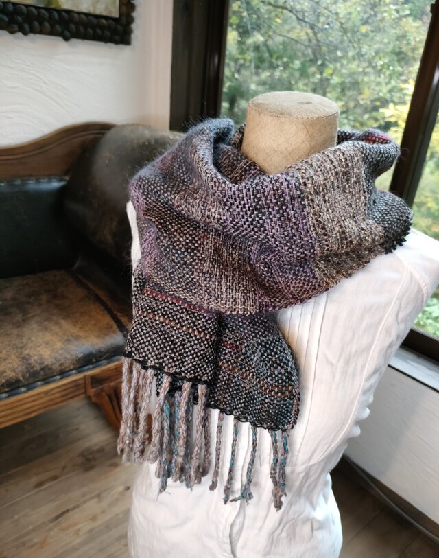 残糸使用 ウールの手織りストール # ☆送料無料☆ | iichi 日々の暮らしを心地よくするハンドメイドやアンティークのマーケットプレイス