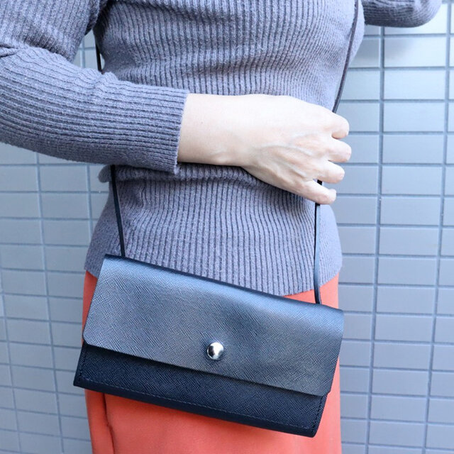 【11/12終了】サコッシュ ウォレット 仕切り 調節可革ハンドメイド10148 | iichi 日々の暮らしを心地よくするハンドメイドやアンティークのマーケットプレイス