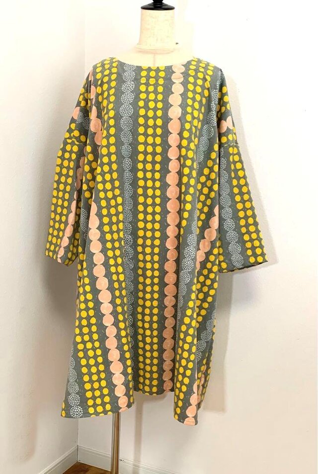 七分袖・コーデュロイワンピース・グレー×黄色・ピンク・着丈96cm・日本製・綿100％ | iichi 日々の暮らしを心地よくするハンドメイドやアンティークのマーケットプレイス