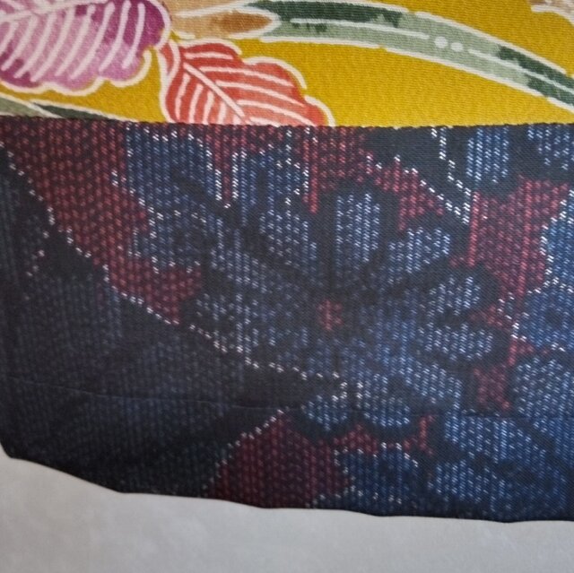 着物リメイク♪ スヌード付：80cm丈 上質な正絹型染の華やかなスカート（裏地付き） | iichi 日々の暮らしを心地よくするハンドメイドやアンティークのマーケットプレイス