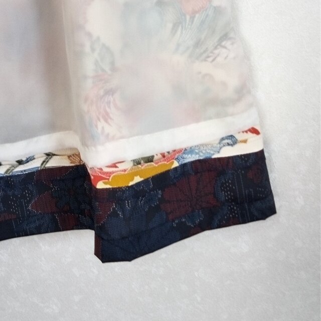 着物リメイク♪ スヌード付：80cm丈 上質な正絹型染の華やかなスカート（裏地付き） | iichi 日々の暮らしを心地よくするハンドメイドやアンティークのマーケットプレイス