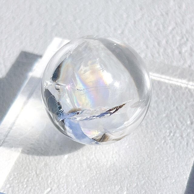 アイリスクォーツ スフィアB・虹水晶・レインボークリスタル・ブラジル産 | iichi 日々の暮らしを心地よくするハンドメイドやアンティークのマーケットプレイス