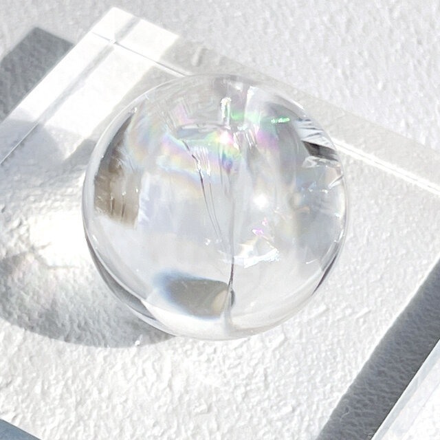 アイリスクォーツ スフィアB・虹水晶・レインボークリスタル・ブラジル産 | iichi 日々の暮らしを心地よくするハンドメイドやアンティークのマーケットプレイス