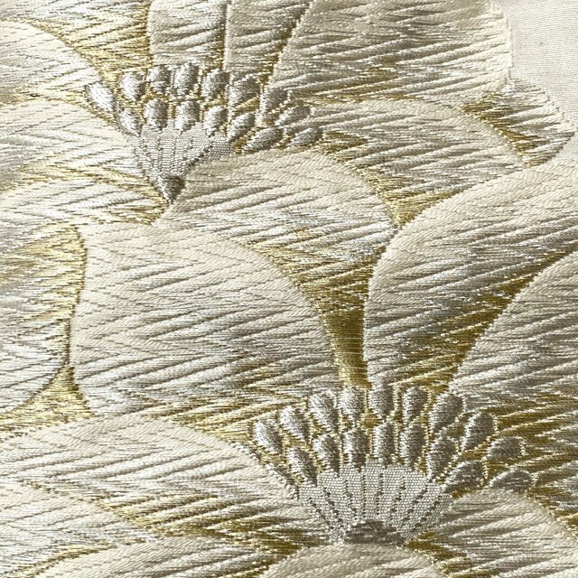 西陣織 絹帯2wayクラッチバッグ パーティーバッグ シルバー | iichi 日々の暮らしを心地よくするハンドメイドやアンティークのマーケットプレイス