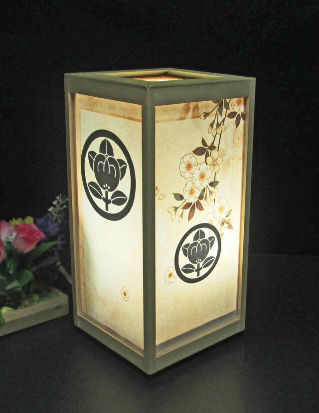 デザイン永久保存フイルム加工済み・桧枠造り 家紋の宿り木／丸に橘 LED・軽量／GK-006 | iichi 日々の暮らしを心地よくするハンドメイドやアンティークのマーケットプレイス