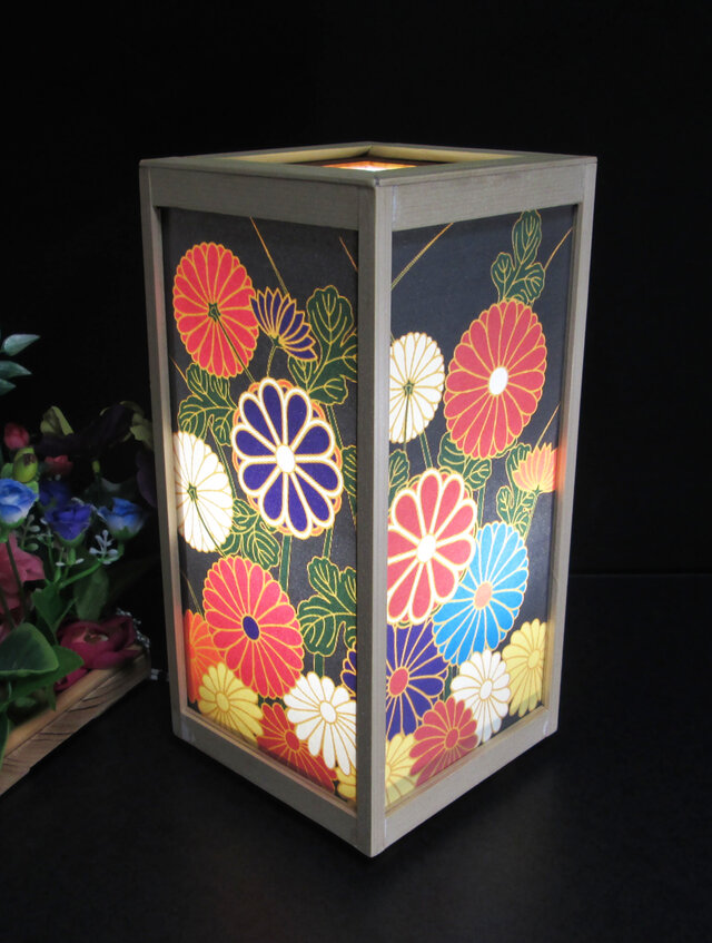 デザイン永久保存フイルム加工済み・桧枠造り 華燭の宿り木／金蘭車舞扇 人生の灯火／明日の明りをLED・軽量／GK-026 | iichi 日々の暮らしを心地よくするハンドメイドやアンティークの ...