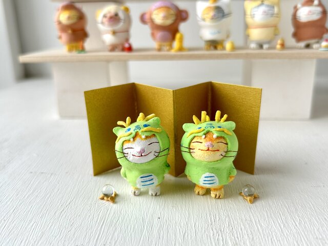 干支猫、辰ねこ2024 グレー | iichi 日々の暮らしを心地よくするハンドメイドやアンティークのマーケットプレイス