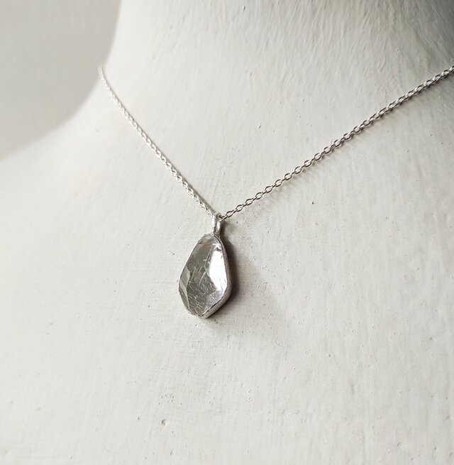 鉱物の表情＊topaz 925 pendant | iichi 日々の暮らしを心地よくするハンドメイドやアンティークのマーケットプレイス