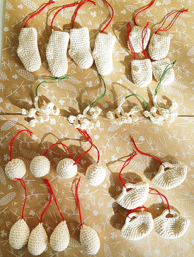 クリスマスオーナメント*ソックス•ミトン•バスケット•ボール•ドロップ•ヤドリギ*24piece | iichi 日々の暮らしを心地よくするハンドメイドやアンティークのマーケットプレイス