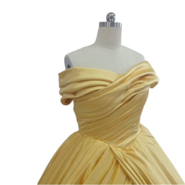 優雅なシルエット イエロー カラードレス オフショルダー プリンセスライン 華やかなトレーン 可愛い 拳式 | iichi 日々の暮らしを心地よくするハンドメイドやアンティークのマーケットプレイス