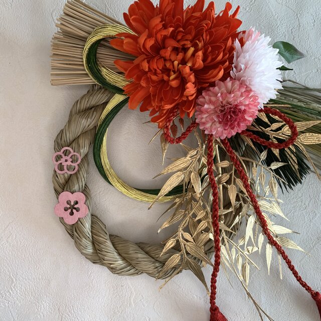 2024迎春☆朱色の菊のお正月飾りL | iichi 日々の暮らしを心地よくするハンドメイドやアンティークのマーケットプレイス