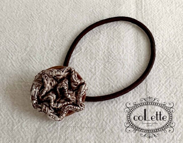 フランスヴィンテージヘアゴム／茶ストロー飾りボタン（AFB-175) | iichi 日々の暮らしを心地よくするハンドメイドやアンティークのマーケットプレイス