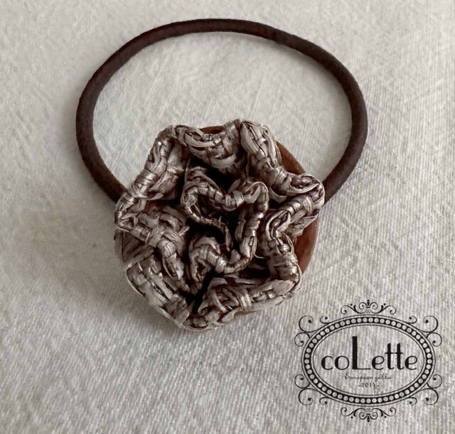 フランスヴィンテージヘアゴム／茶ストロー飾りボタン（AFB-175) | iichi 日々の暮らしを心地よくするハンドメイドやアンティークのマーケットプレイス