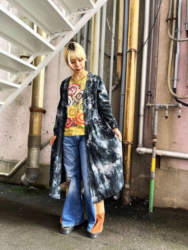 タイダイ染め 前開きのロングワンピース ムラ染め ブラック HD20-50 | iichi 日々の暮らしを心地よくするハンドメイドやアンティークのマーケットプレイス