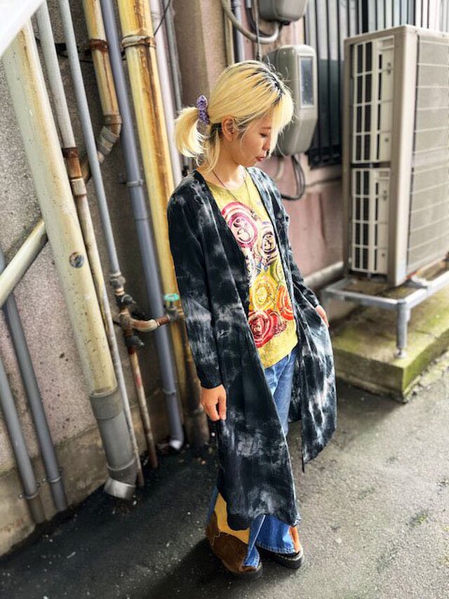 タイダイ染め 前開きのロングワンピース ムラ染め ブラック HD20-50 | iichi 日々の暮らしを心地よくするハンドメイドやアンティークのマーケットプレイス