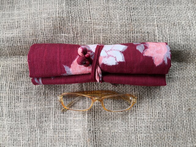 ストール大判紬（紅白花）51311 | iichi 日々の暮らしを心地よくするハンドメイドやアンティークのマーケットプレイス