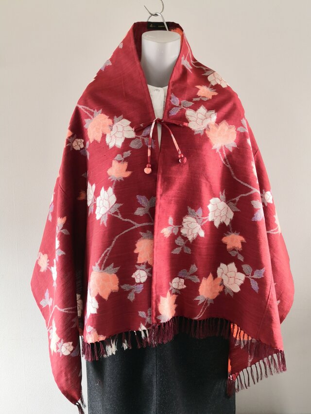 ストール大判紬（紅白花）51311 | iichi 日々の暮らしを心地よくするハンドメイドやアンティークのマーケットプレイス
