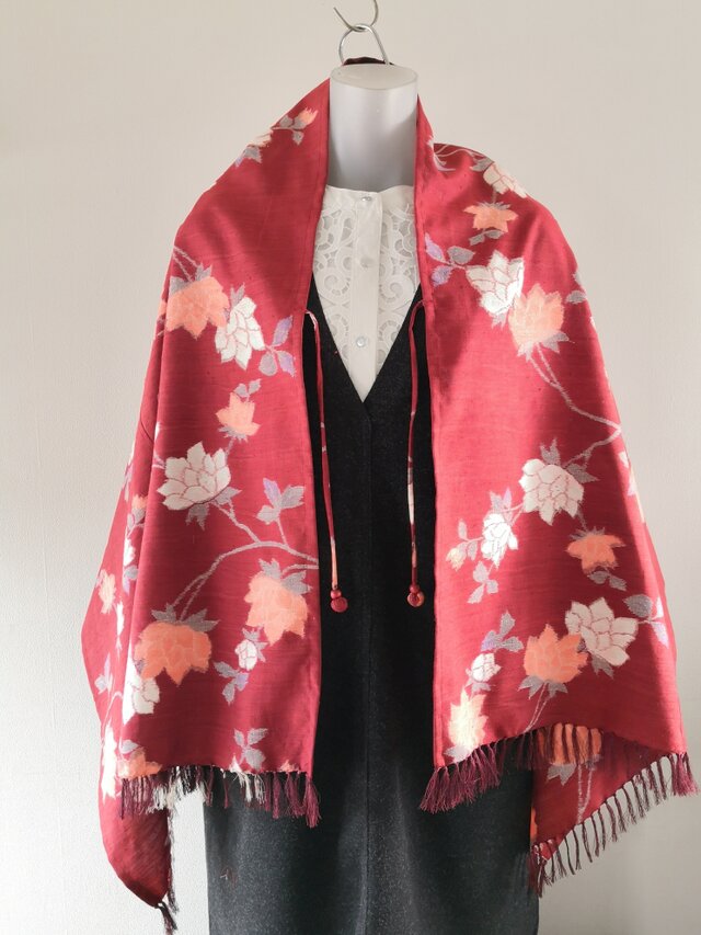 ストール大判紬（紅白花）51311 | iichi 日々の暮らしを心地よくするハンドメイドやアンティークのマーケットプレイス