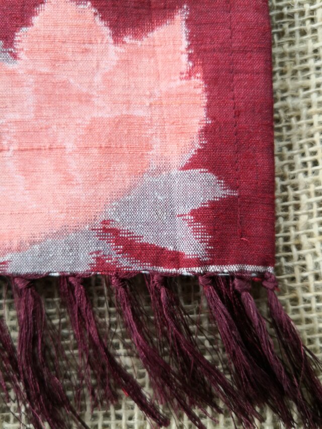 ストール大判紬（紅白花）51311 | iichi 日々の暮らしを心地よくするハンドメイドやアンティークのマーケットプレイス