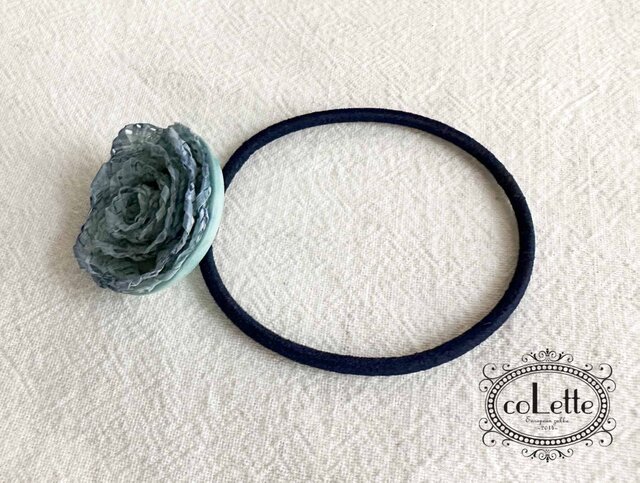 フランスアンティークヘアゴム／ブルーストローボタン（AFB-176） | iichi 日々の暮らしを心地よくするハンドメイドやアンティークのマーケットプレイス