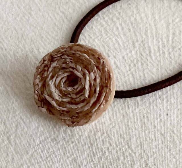 フランスアンティークヘアゴム／ブルーストローボタン（AFB-176） | iichi 日々の暮らしを心地よくするハンドメイドやアンティークのマーケットプレイス