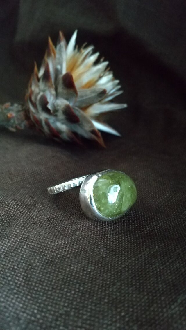 グリーンガーネットシルバーリング#15 | iichi 日々の暮らしを心地よくするハンドメイドやアンティークのマーケットプレイス