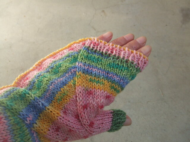 指先の出ているミトン | iichi 日々の暮らしを心地よくするハンドメイドやアンティークのマーケットプレイス