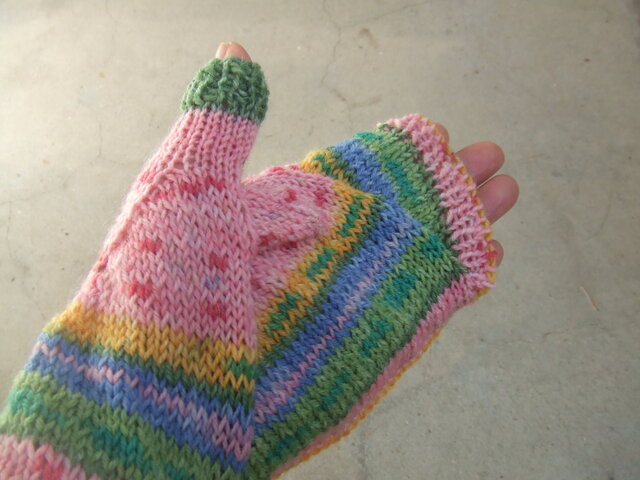 指先の出ているミトン | iichi 日々の暮らしを心地よくするハンドメイドやアンティークのマーケットプレイス