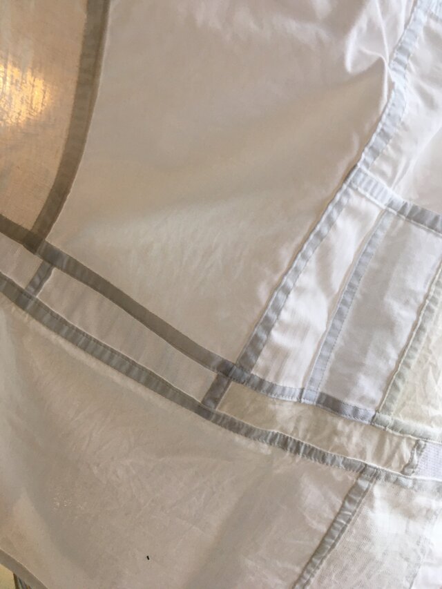 「四角の幾何学」永遠の布 80×80cm | iichi 日々の暮らしを心地よくするハンドメイドやアンティークのマーケットプレイス