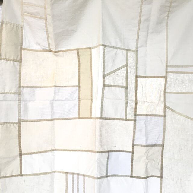 「乳白と鍵盤」永遠の布 80×80cm | iichi 日々の暮らしを心地よくするハンドメイドやアンティークのマーケットプレイス