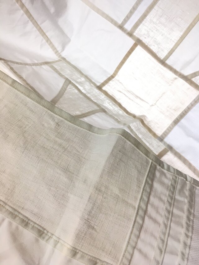 「乳白と鍵盤」永遠の布 80×80cm | iichi 日々の暮らしを心地よくするハンドメイドやアンティークのマーケットプレイス