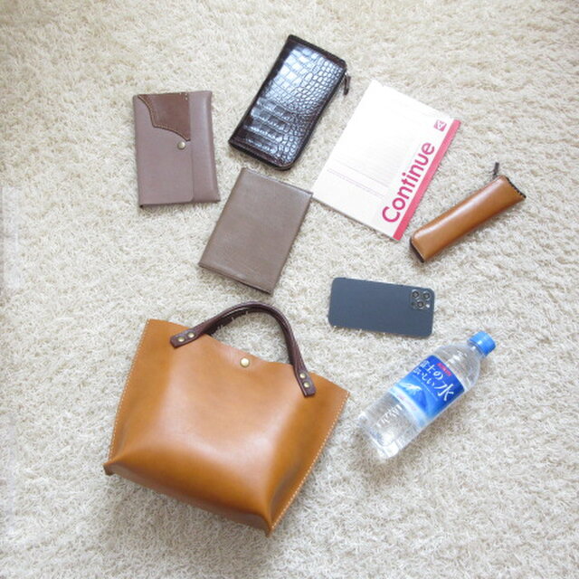 新サイズ♪《牛革》底マチワイド・キャメル・一枚革のミニトート・0511 | iichi 日々の暮らしを心地よくするハンドメイドやアンティークのマーケットプレイス