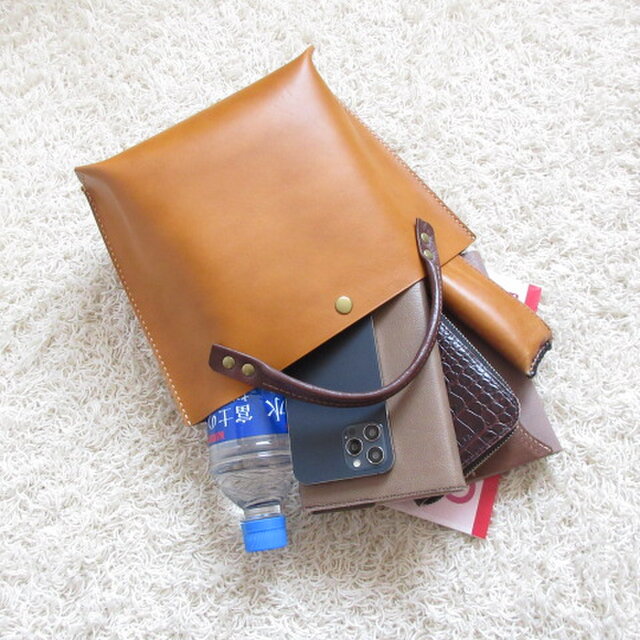 新サイズ♪《牛革》底マチワイド・キャメル・一枚革のミニトート・0511 | iichi 日々の暮らしを心地よくするハンドメイドやアンティークのマーケットプレイス