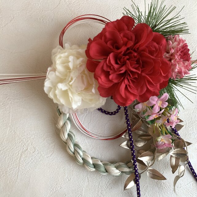 2024迎春☆赤いダリアのお正月飾りM | iichi 日々の暮らしを心地よくするハンドメイドやアンティークのマーケットプレイス