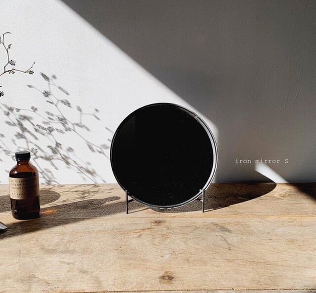 iron mirror S | iichi 日々の暮らしを心地よくするハンドメイドやアンティークのマーケットプレイス