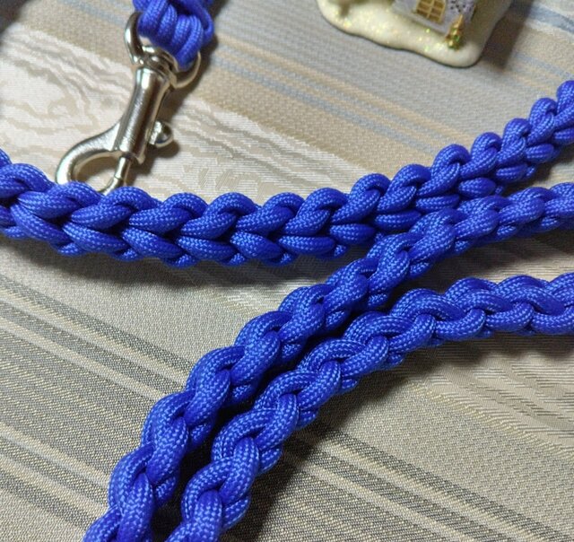 ハート柄ショルダーリード（全長230cm） 中型、大型犬用 お揃いの首輪もあります | iichi 日々の暮らしを心地よくするハンドメイドやアンティークのマーケットプレイス